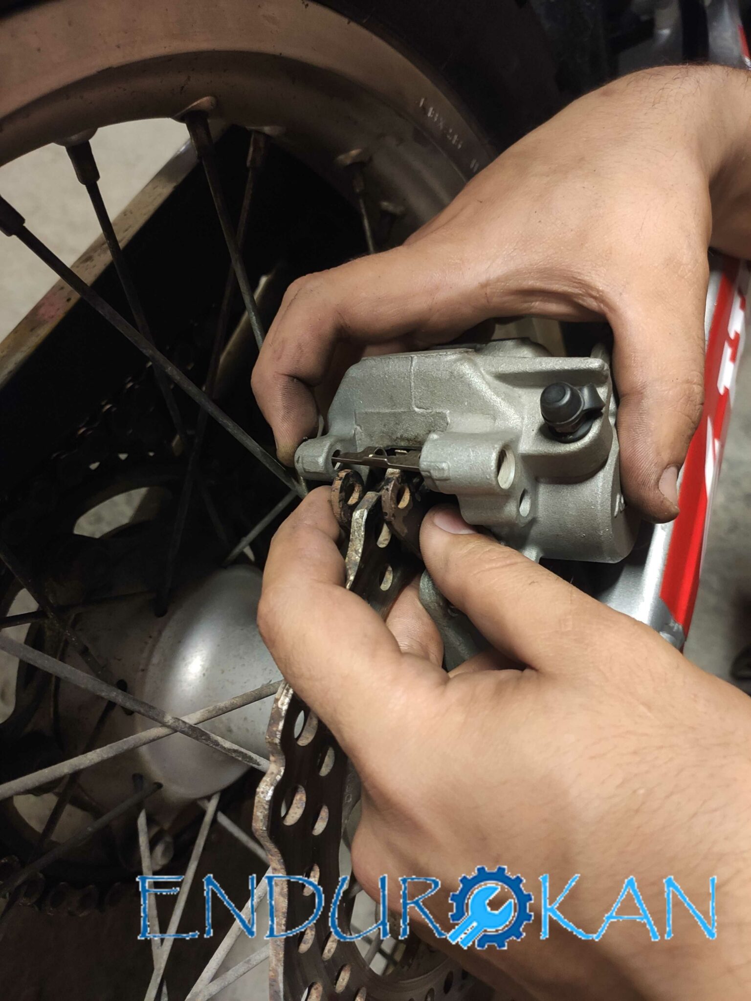 Honda crf 250l rear Brake system cleaning – Arka fren merkezi temizliği ...